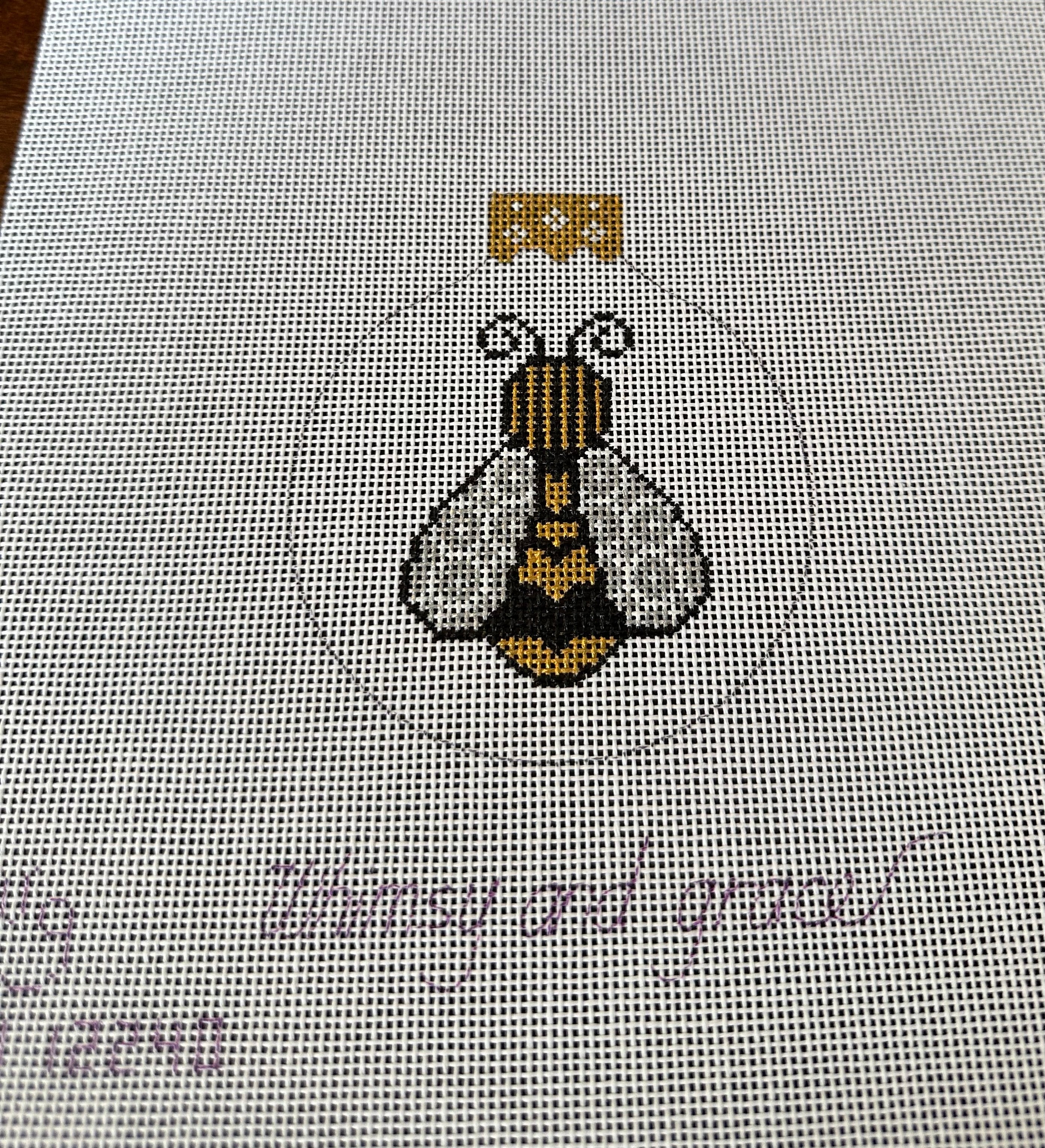 Whimsy and Grace Wg12240 Bee Reflection – Stitch by Stitch