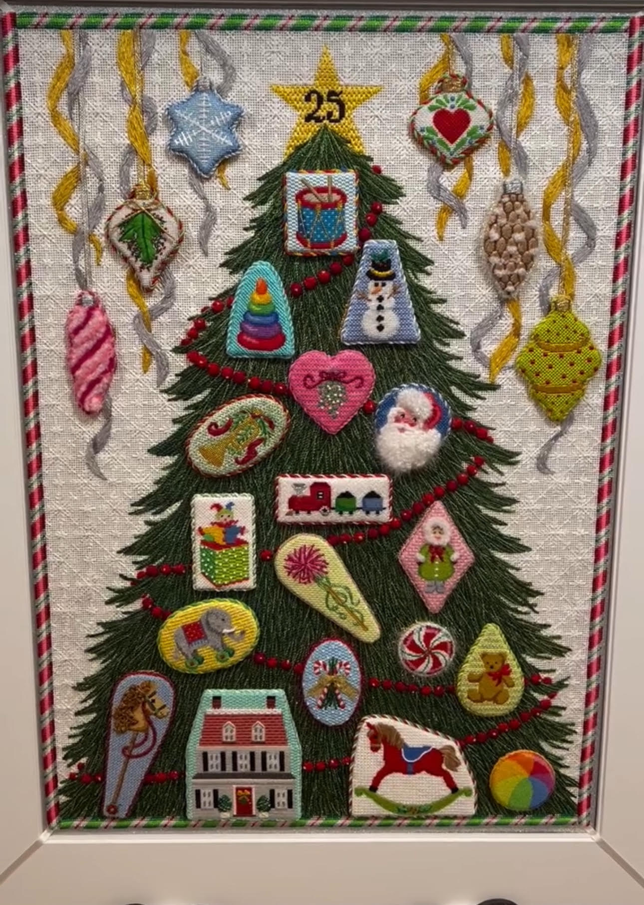 Kate Dickerson ADV-01 Advent Tree and Ornaments – Stitch by Stitch